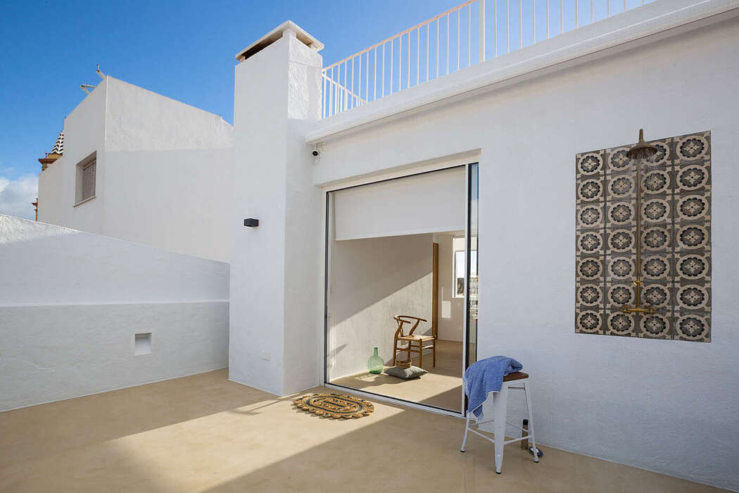 Calle Sevilla by Alejandro Gimenez | HomeAdore