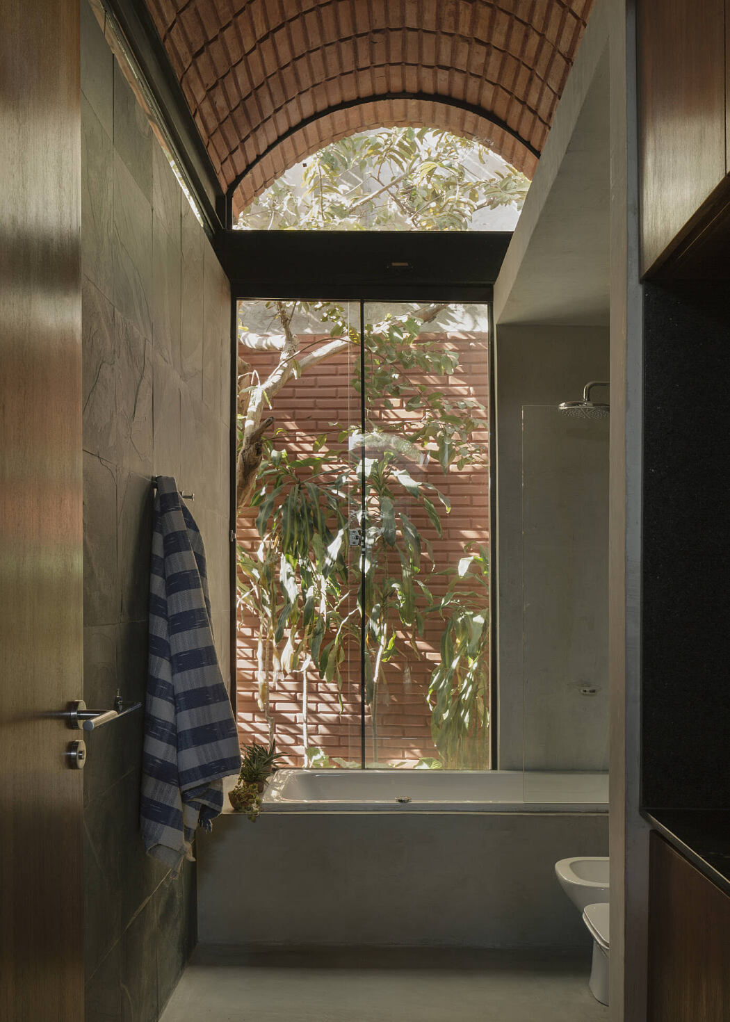 Intermediate House by Equipo de Arquitectura | HomeAdore