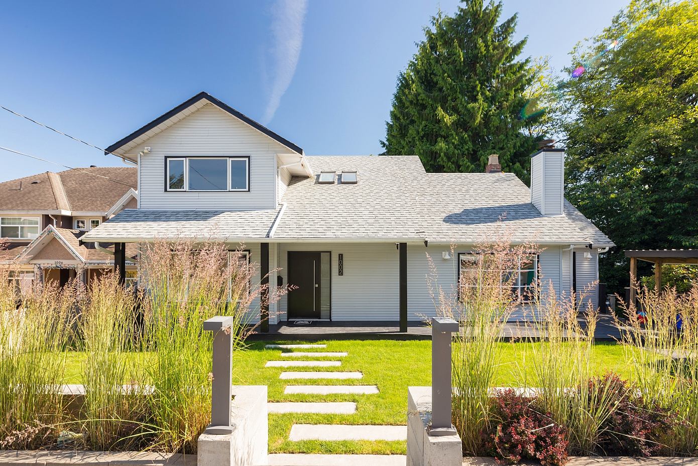 Old “Modern” House by Jordan Macnab | HomeAdore